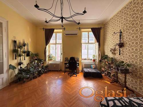Salonski stan na prodaju- Centar, Novi Sad