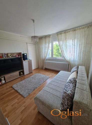 DVOSOBAN STAN KOD ZELEZNICKE STANICE, BULEVAR JASE TOMICA