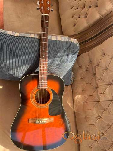 Fender akustična gitara