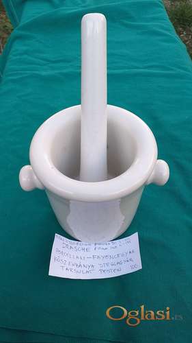 Porcelanski avan sa tučkom