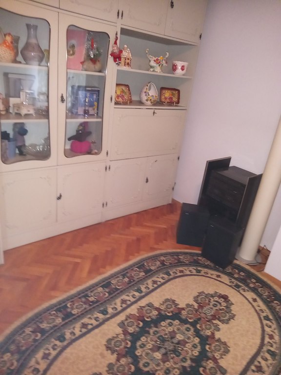 Izdaje se dvosoban stan
