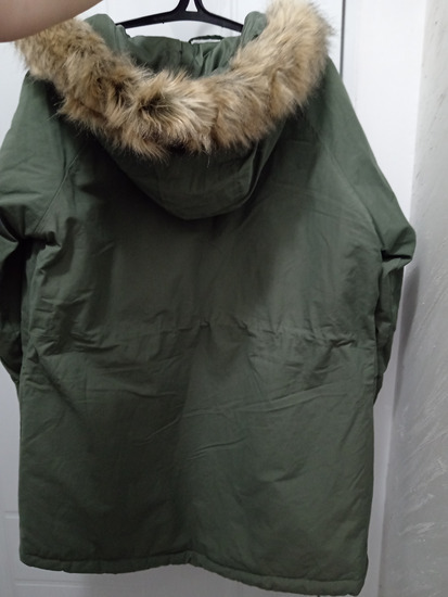 Nova parka sa etiketom