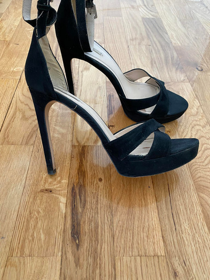 zara stikle