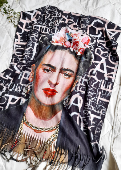 Devojka sa bisernom mindjusom/Frida Kahlo- NOVO