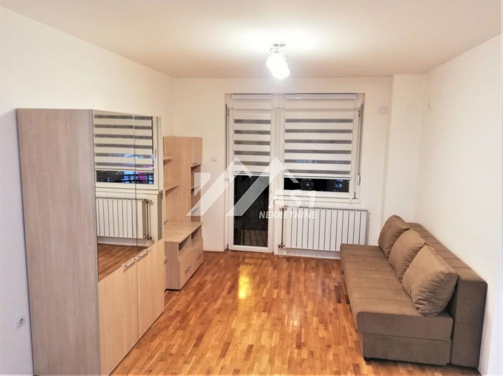 IZDAJE SE JEDNOSOBAN STAN NA DETELINARI ID#3452 300 €