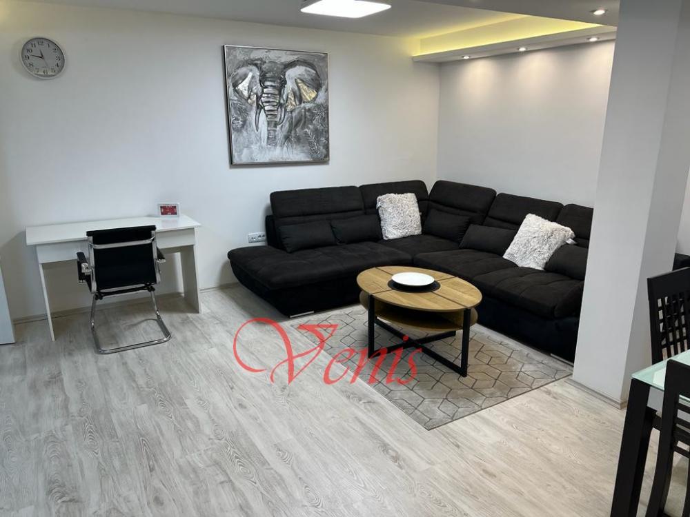 PETROVARADIN - Preradovićeva 63 m2 - 450 Evra PARKING ID#2375 450 €