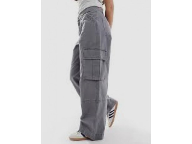 Pantalone ---BERSHKA--44