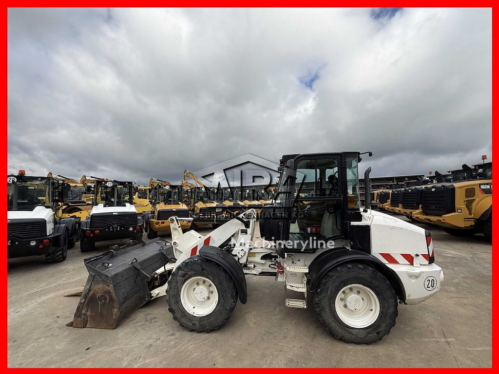 Caterpillar 908 M multifunkcionalni utovarivač
