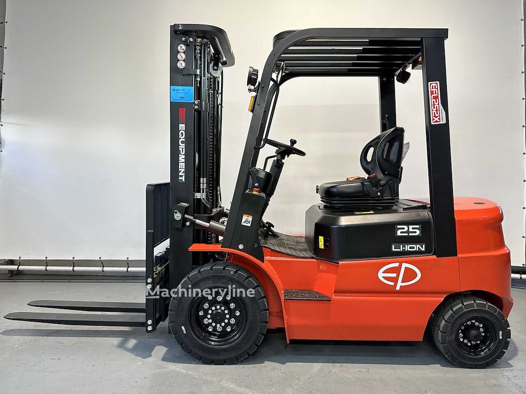 Prodaje se EP EFL 252 X + vorkversteller en sideshift električni viljuškar na aukciji