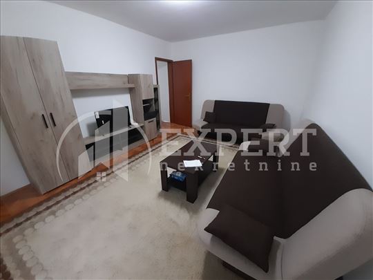Izdaje se stan u blizini Trošarinske pijace, 54m2,