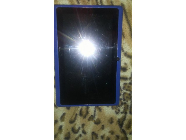 Tablet model m733 ispravan