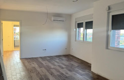 Trosoban stan u Starim Banovcima, 71m2