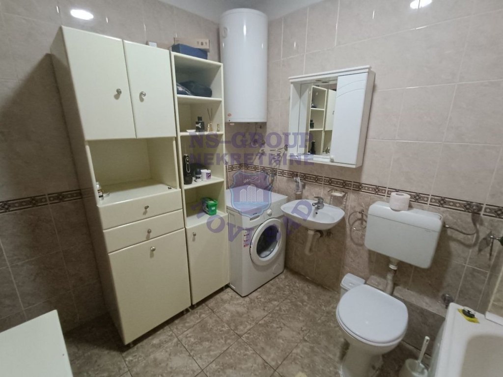 Kompletno nameštena garsonjera od 24m2 u Cara Dušana!