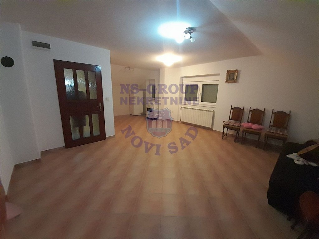 Odlična kuća u Veterniku 234m2