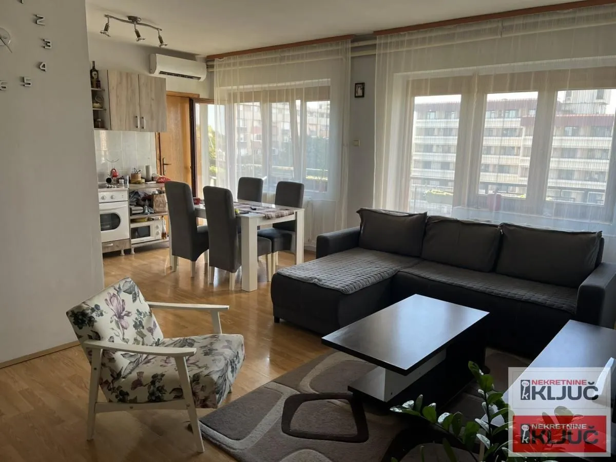 Prodaja, četvorosoban stan, 101m2, Železnička Stanica, Novi Sad, Novi Sad