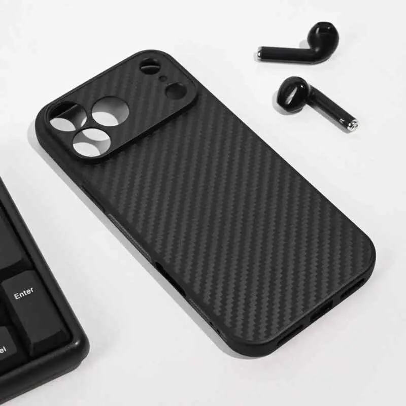Maska Carbon fiber za iPhone 17 Pro Max 6.9 crna