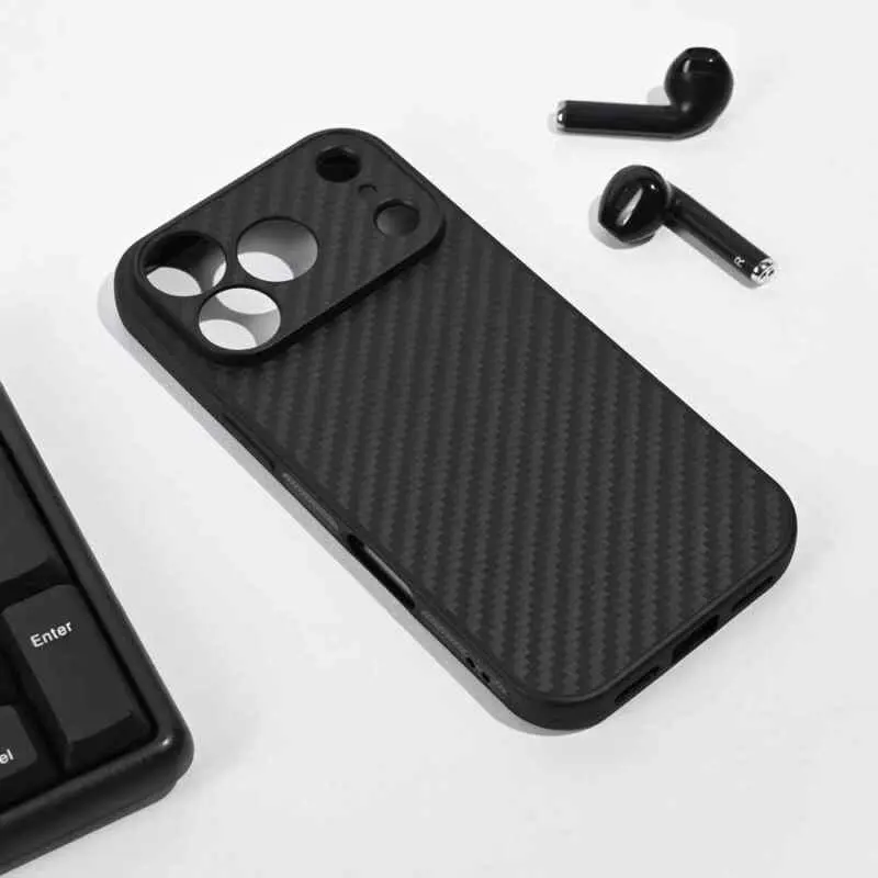 Maska Carbon fiber za iPhone 17 Pro 6.3 crna