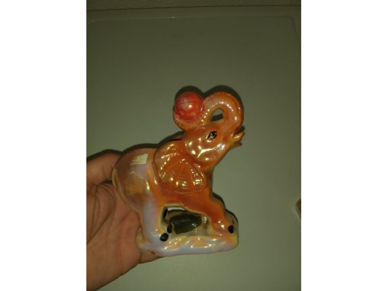 BR-1 VELIKA FIGURA -- SLON -- PORCELAN