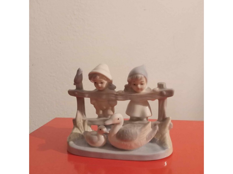 VELIKA FIGURA - DEVOJCICE I PACICI BR-2