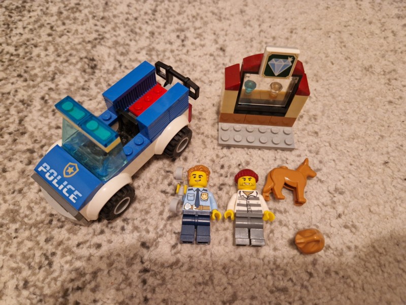LEGO CITY POLICE DOG UNIT 60241