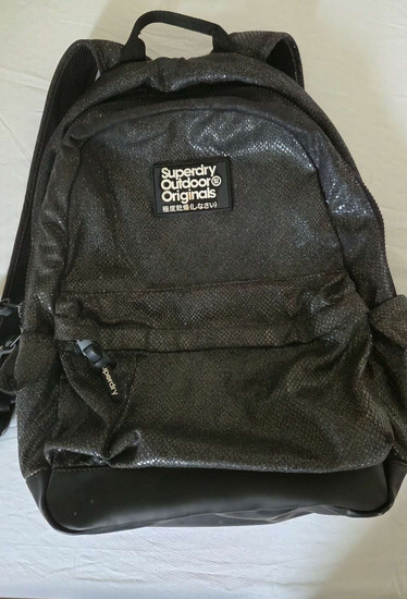 Superdry ranac sa šljokicama
