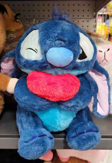 Plišani Stitch sa srcem u rukama - novo