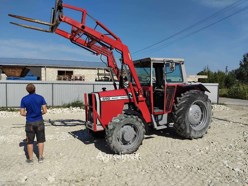 Massey Ferguson 590 traktor točkaš