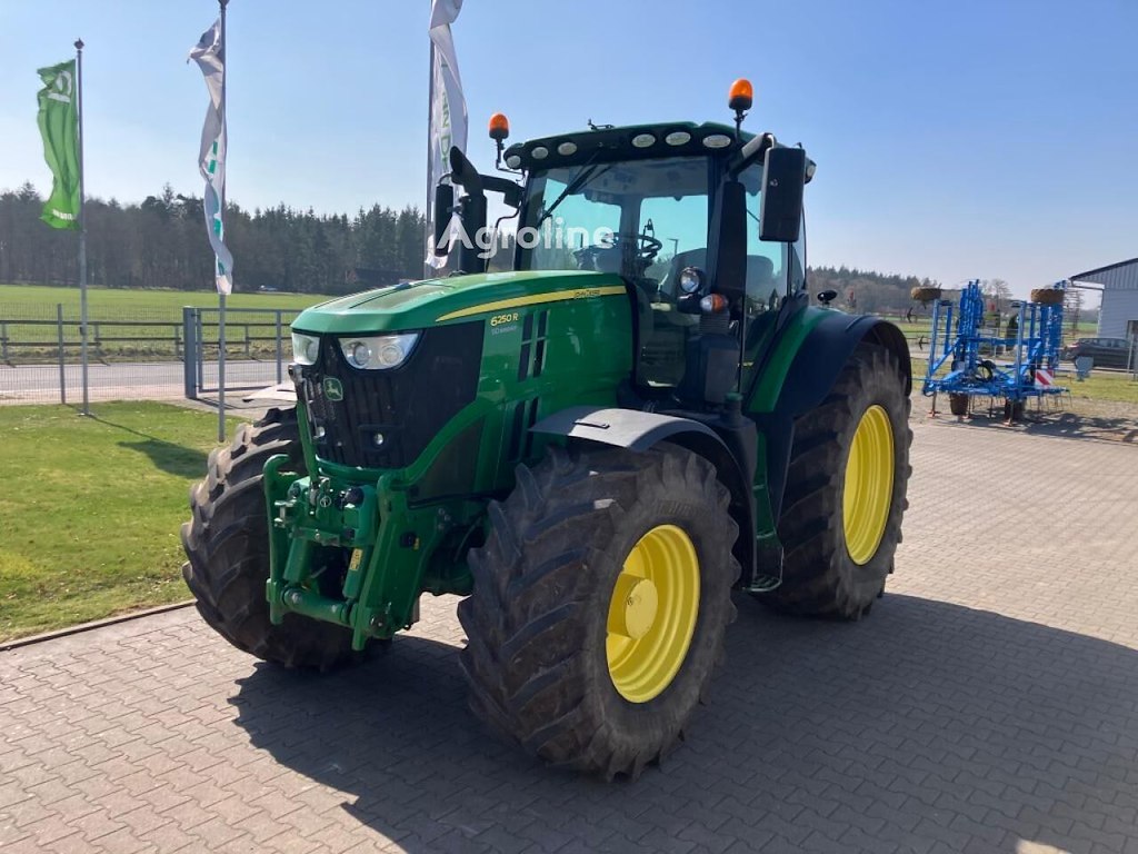John Deere 6250R traktor točkaš