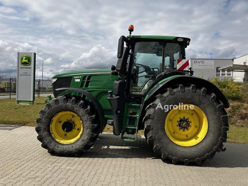 John Deere 6250R traktor točkaš