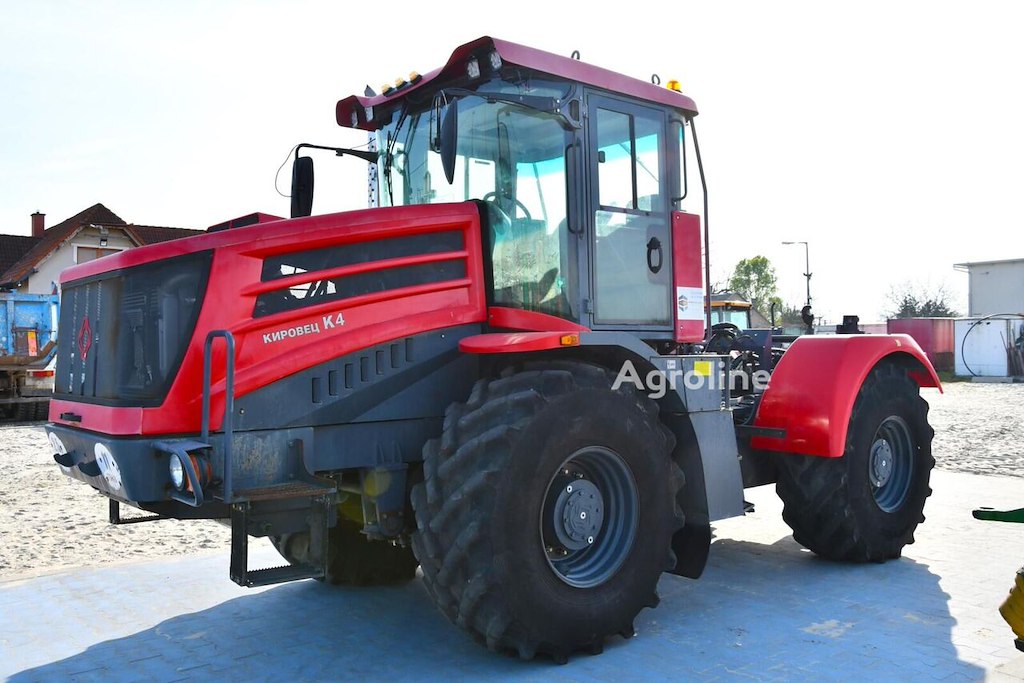 Kirovets K424 traktor točkaš
