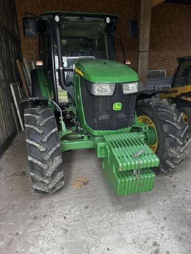 John Deere 5100M traktor točkaš