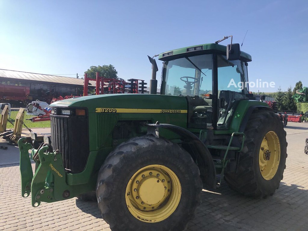 John Deere 8200 traktor točkaš