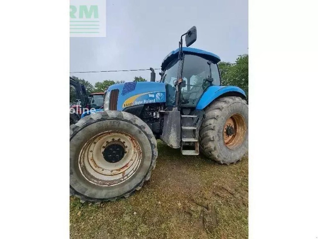 New Holland t8020 traktor točkaš