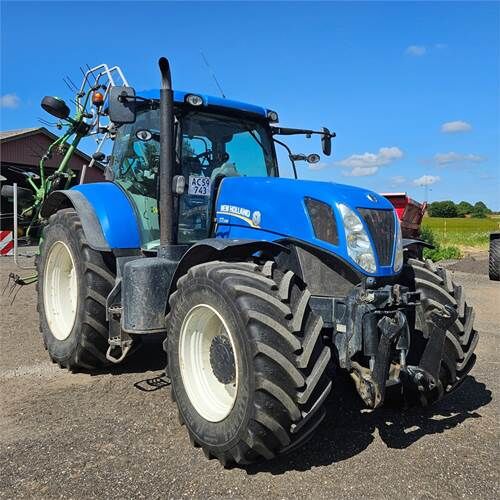 Prodaje se New Holland T7.235 Power Command traktor točkaš na aukciji