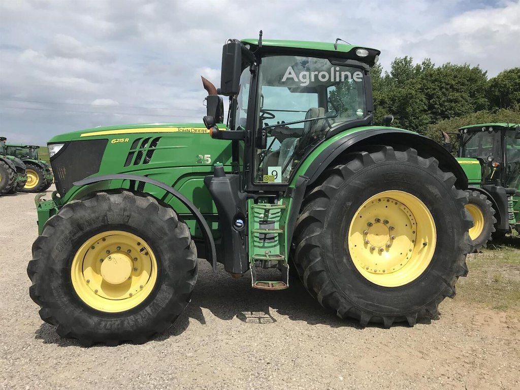 John Deere 6215R traktor točkaš