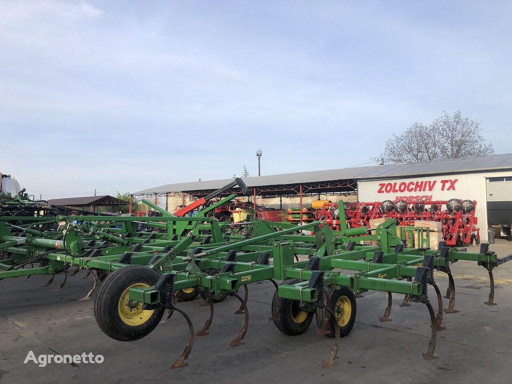 John Deere 2210 kultivator za strništa