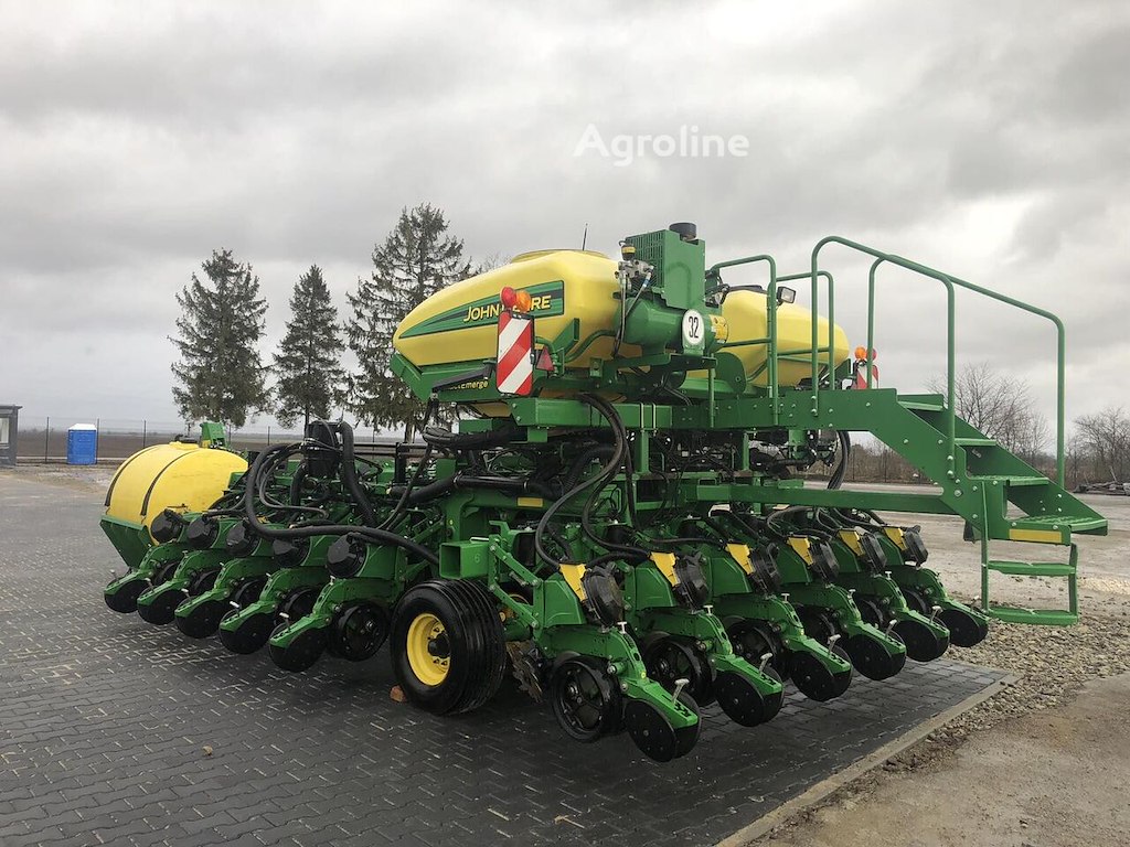 John Deere DB37 pneumatska precizna sejalica