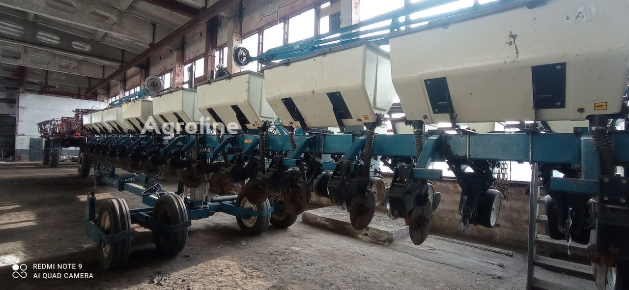 Kinze 3600 pneumatska precizna sejalica