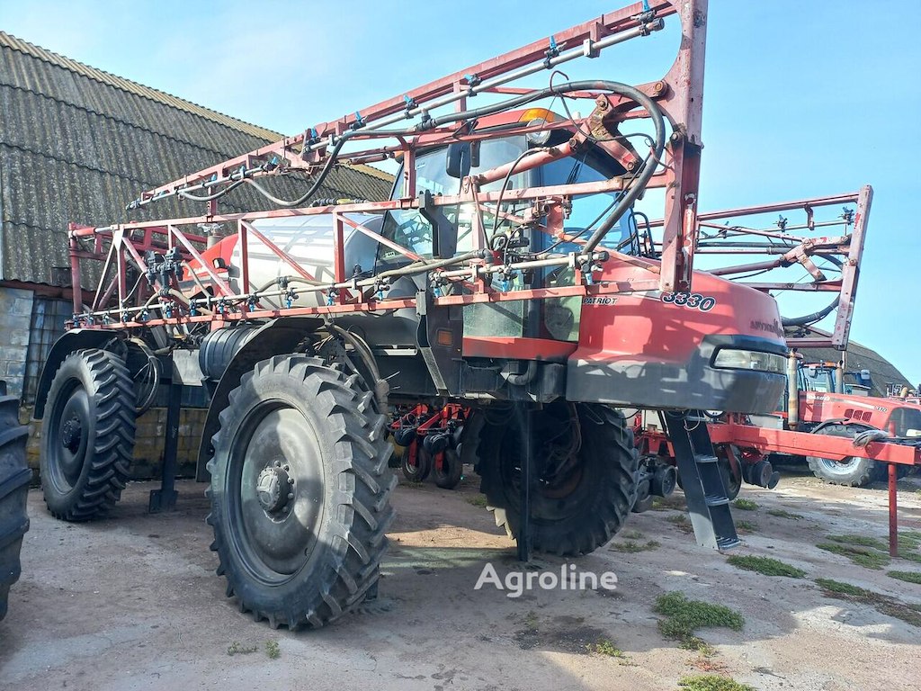 Case IH 3330 samohodna prskalica