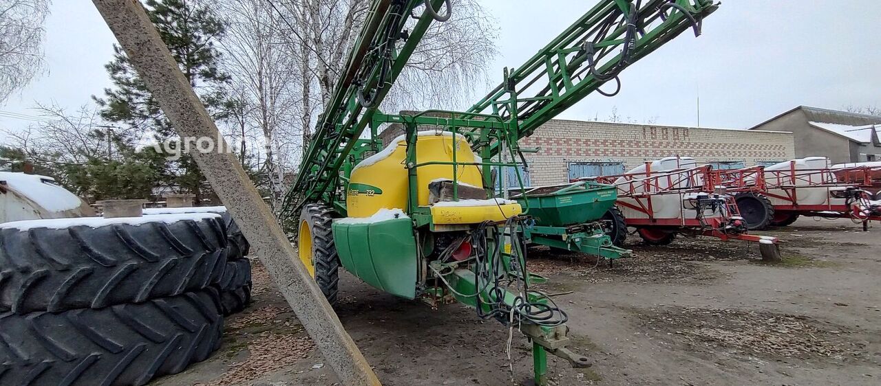 John Deere 732i vučena prskalica