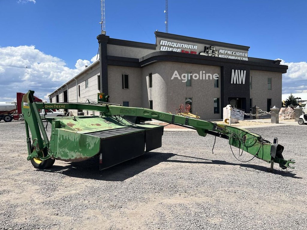 John Deere 530 roto-kosačica s gnječilom