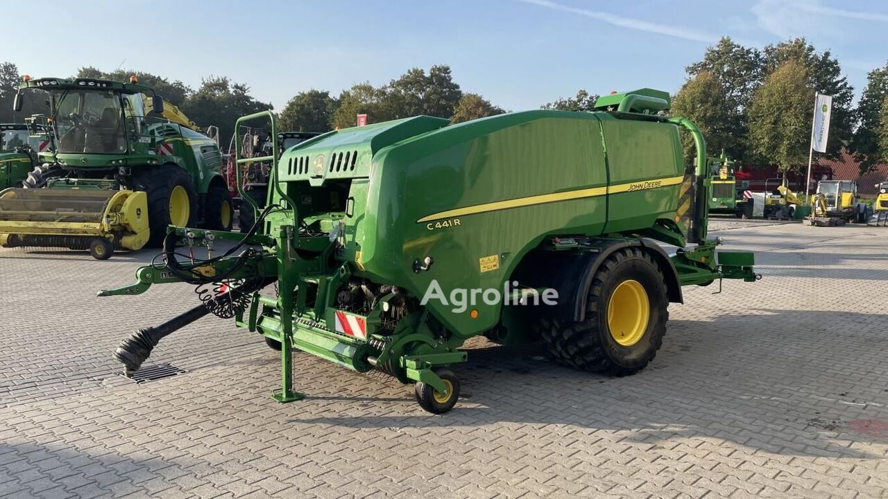 John Deere C441R balirka za okrugle bale