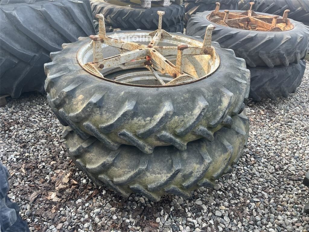 Pirelli 12,4R36 Molcon 5 arme bred točak