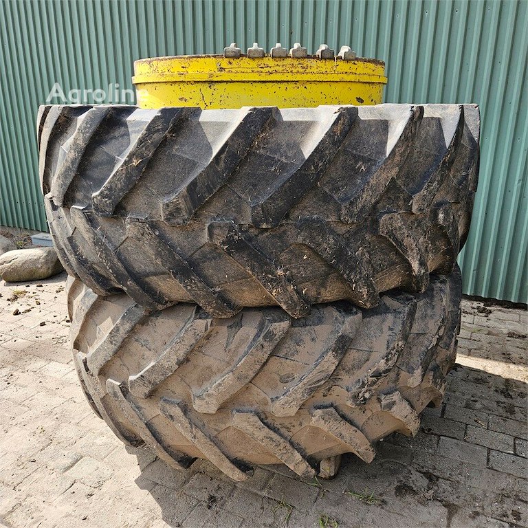 Prodaje se John Deere 650/65R42 točak na aukciji
