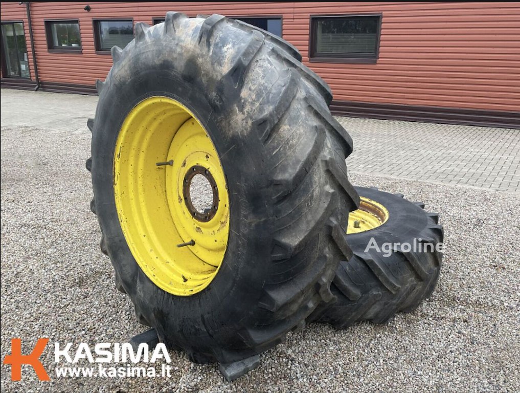 John Deere 6910S wheel disk and tire felna