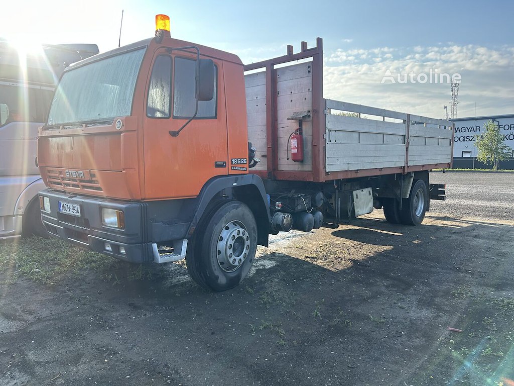 Steyr 18.260 kamion s ravnom platformom