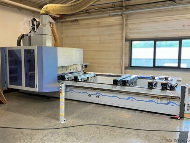 Machining centri sa tabelom konzola
WEEKE BMG 311/42/K VENTURE
