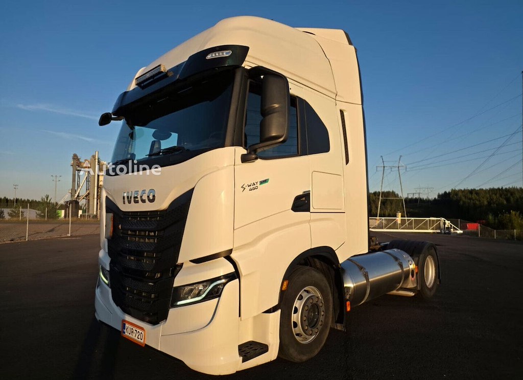 IVECO S-Way 460 tegljač