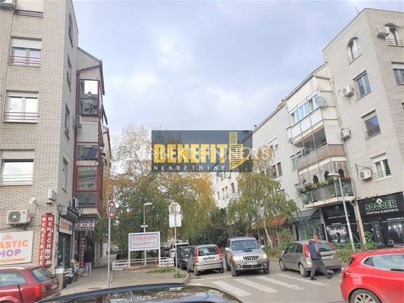 Prelep lokal sa baštom od 17 m2
