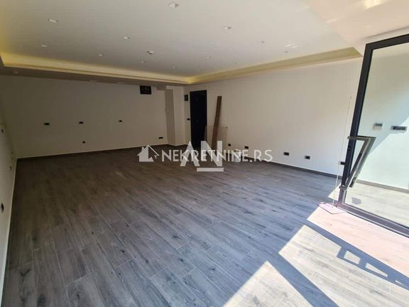 Vračar, Centar, Bulevar kralja Aleksandra, lokal sa izlogom (pasaž) 50m2! ID#7883